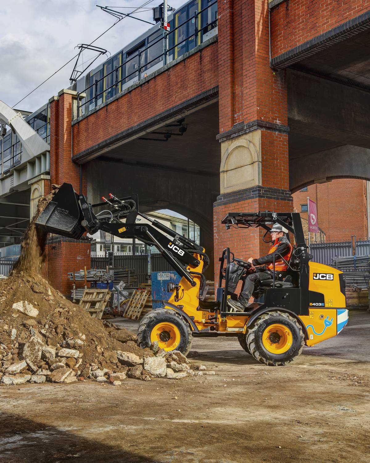JCB LAUNCHES ZERO EMISSION 403E COMPACT ELECTRIC LOADER - TERRA Group